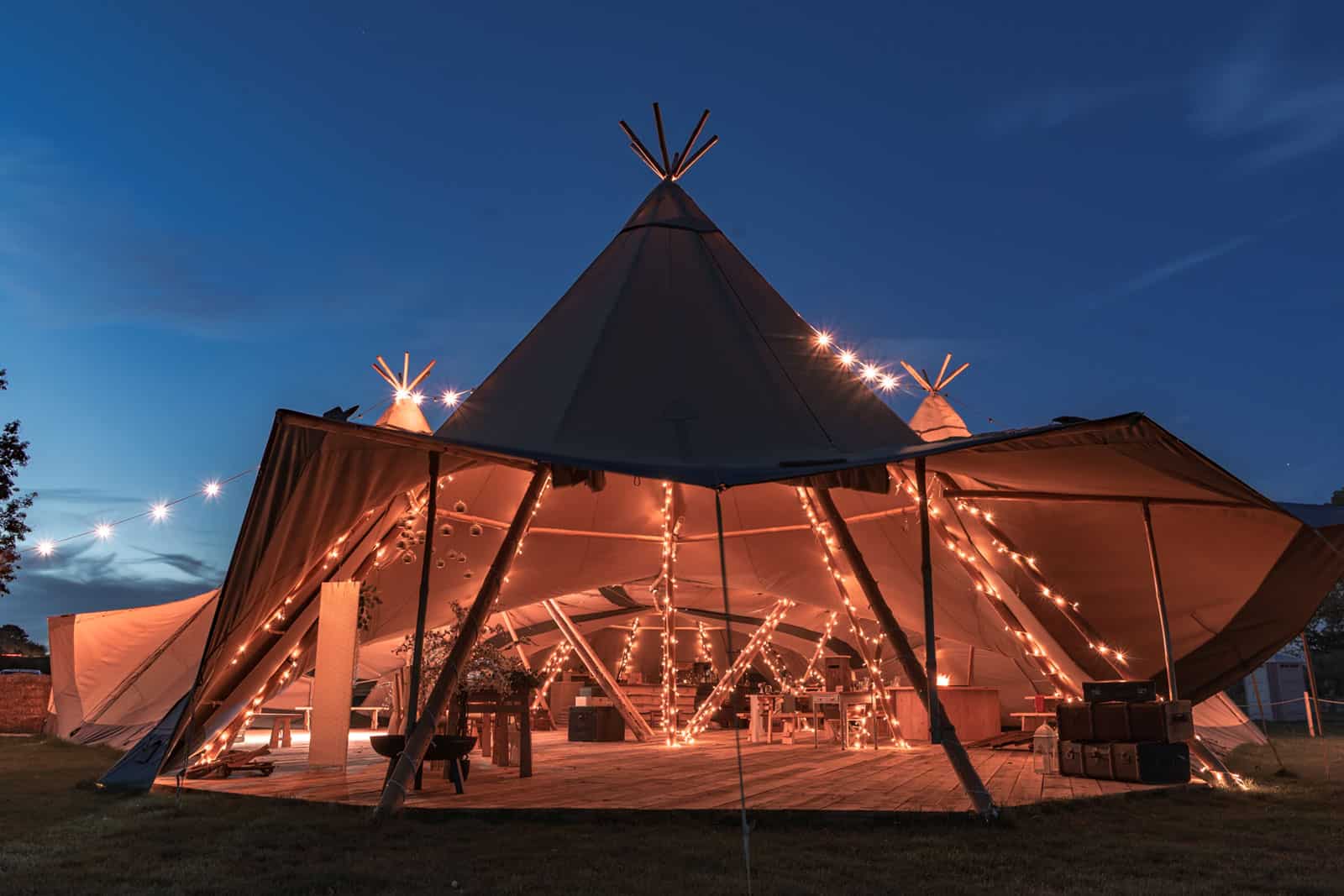 Wedding Tipis | Sunset Tipis | Wedding Tipis in Cornwall | eeek!